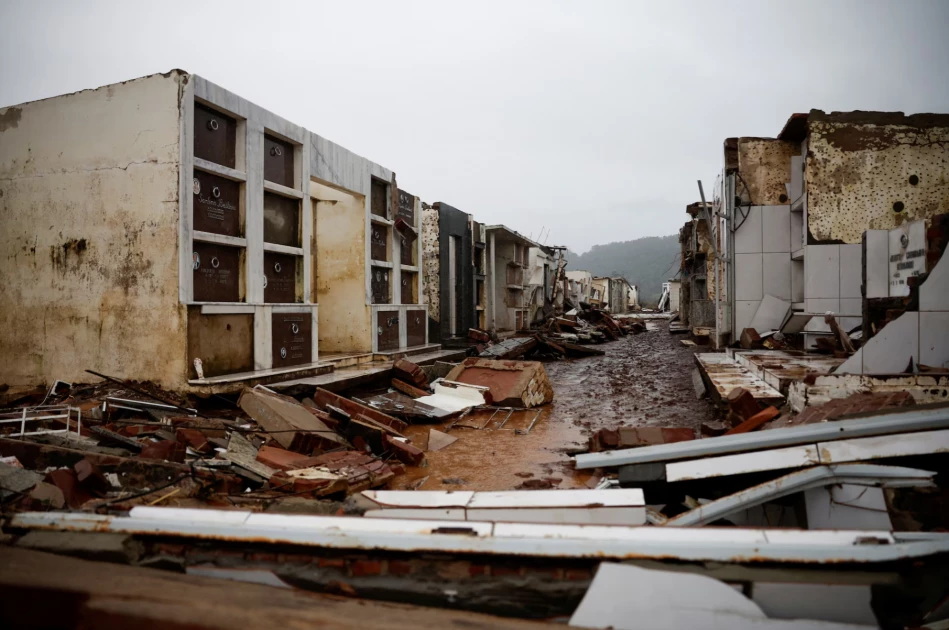 Brazil floods kill 143, government announces emergency spending Brazil floods kill 143, government announces emergency spending